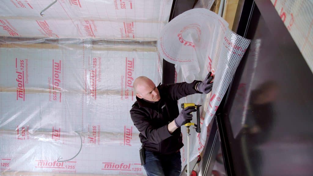 Applying Vapour Control Membrane - Meuwissen Gerritsen